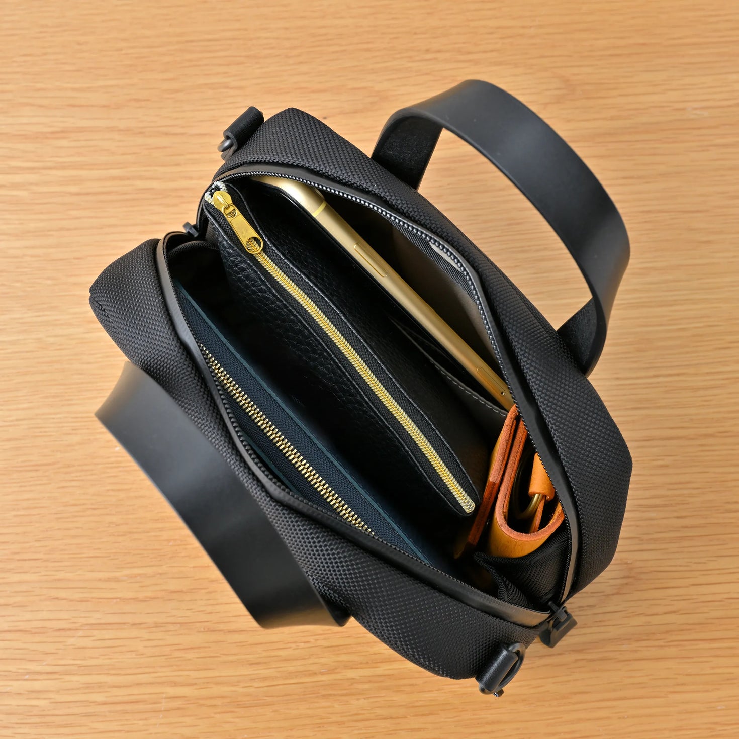 ミニボストン×栃木レザーハンドル｜ファスナー付きで安心｜コーデュラ（R）【comame [コマメ]｜コーデュラ（R）】 – カワニシカバン - 愛されるものづくり