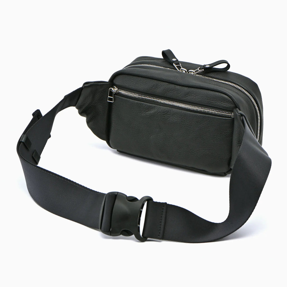 コンパクトレザーボディバッグ｜撥水レザー ×コンパクト×高機能カメラバッグ【lauff[ラフ]｜撥水レザー】 – カワニシカバン - 愛される ...
