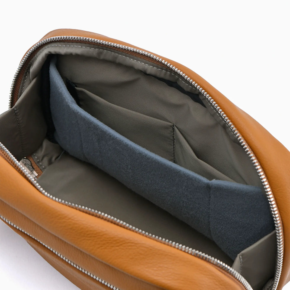 コンパクトレザーボディバッグ｜撥水レザー ×コンパクト×高機能カメラバッグ【lauff[ラフ]｜撥水レザー】 – カワニシカバン - 愛される ...