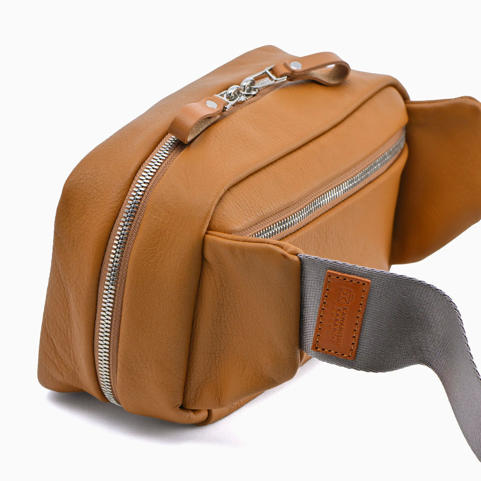 コンパクトレザーボディバッグ｜撥水レザー ×コンパクト×高機能カメラバッグ【lauff[ラフ]｜撥水レザー】 – カワニシカバン - 愛される ...