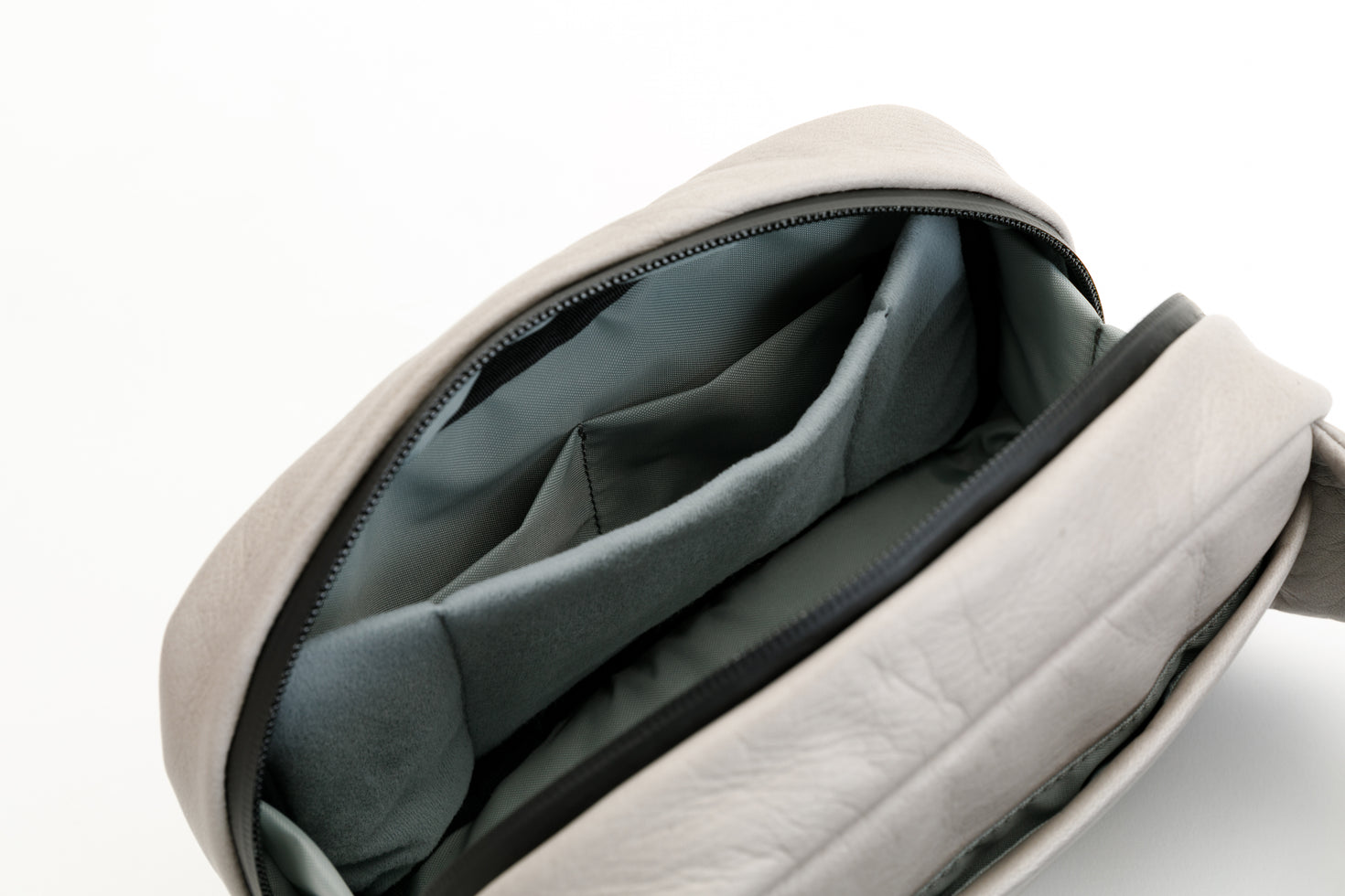 コンパクトレザーボディバッグ｜撥水レザー ×コンパクト×高機能カメラバッグ【lauff[ラフ]｜撥水レザー】 – カワニシカバン - ながく ...