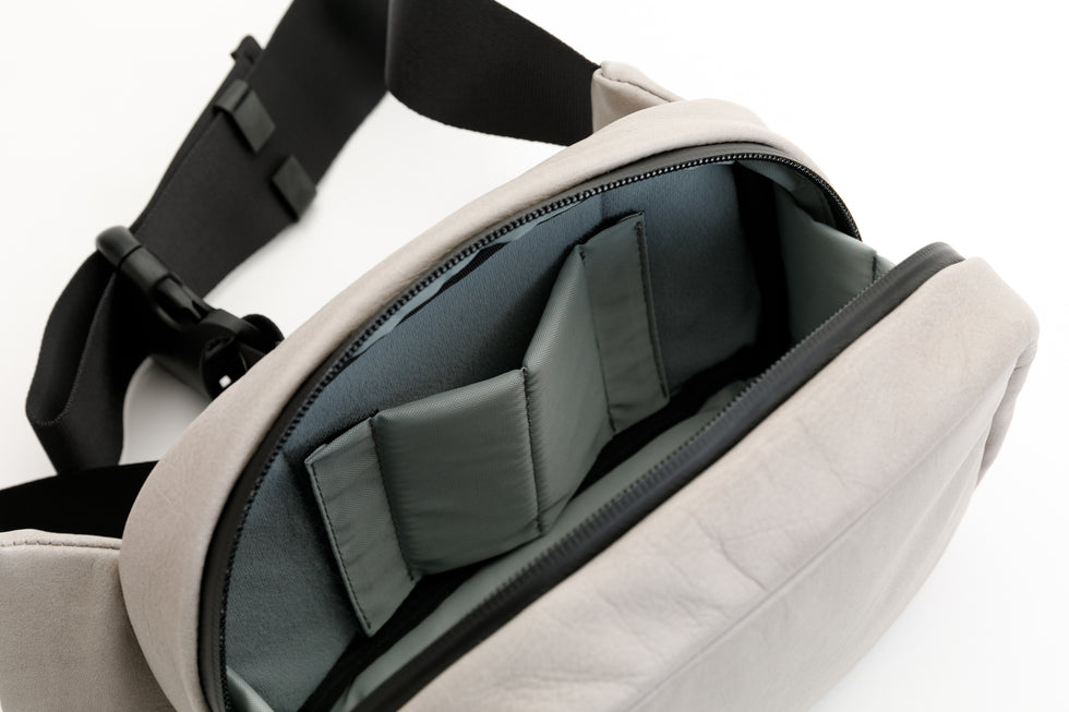 lauff [ラフ] 撥水×コンパクト×機能性｜カメラも入るボディバッグ – カワニシカバン - ながく愛されるものづくり